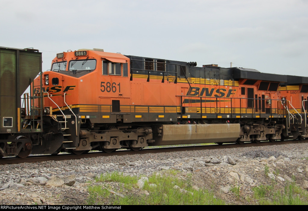 BNSF 5861